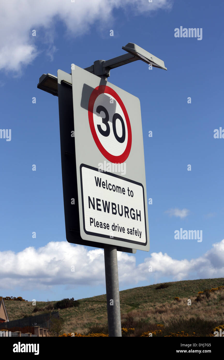 Village entrance sign hi-res stock photography and images - Alamy