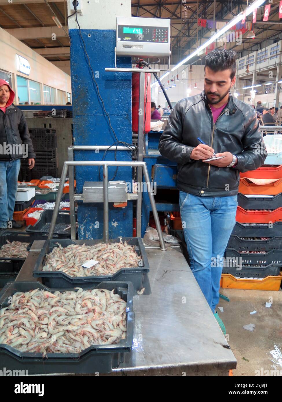 Tunis, Tunisia. 19th Apr, 2014. An aquatic products wholesaler weighs ...