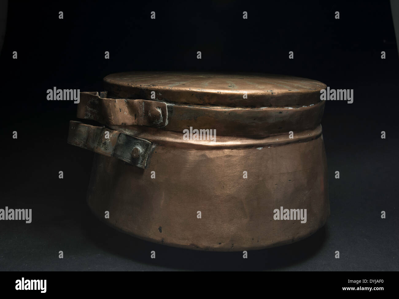 Copper pot hi-res stock photography and images - Alamy