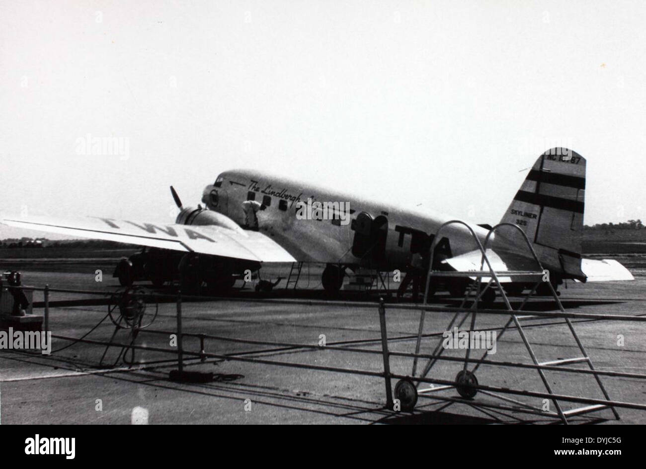 Douglas dc 2 hi-res stock photography and images - Alamy