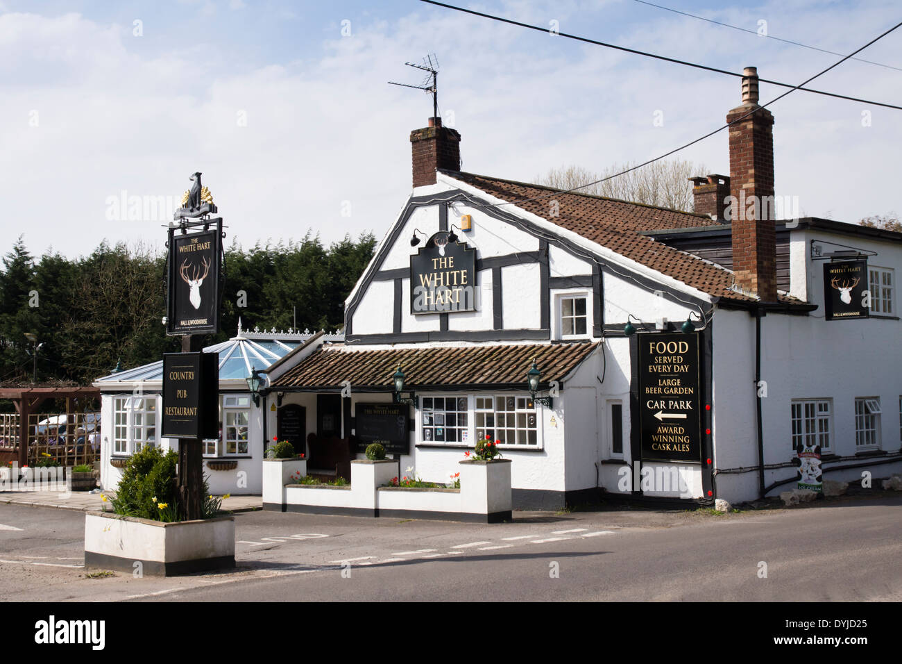 White hart pub hi-res stock photography and images - Alamy