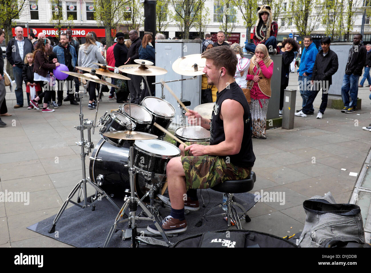 Manchester street performer hi-res stock photography and images - Alamy