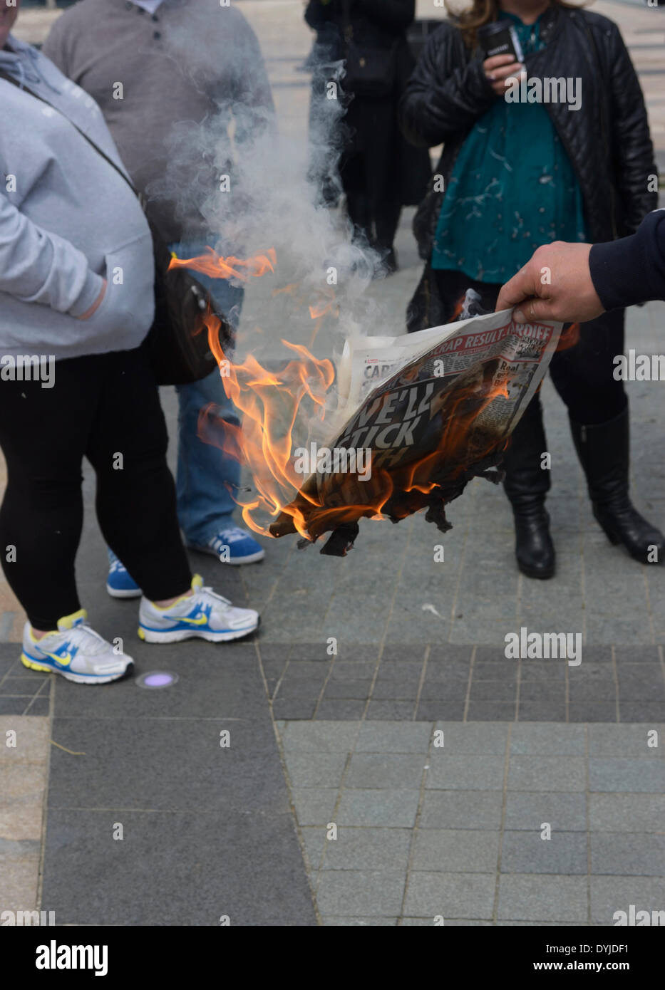 Mainstream media hi-res stock photography and images - Alamy