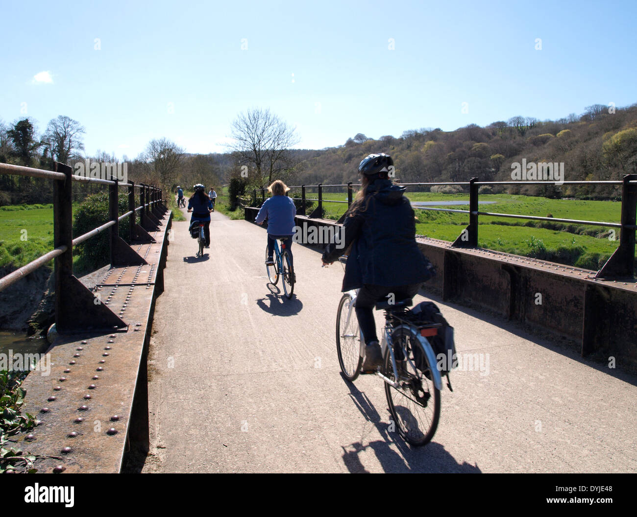 Camel trail and cornwall and cycle hi-res stock photography and images ...