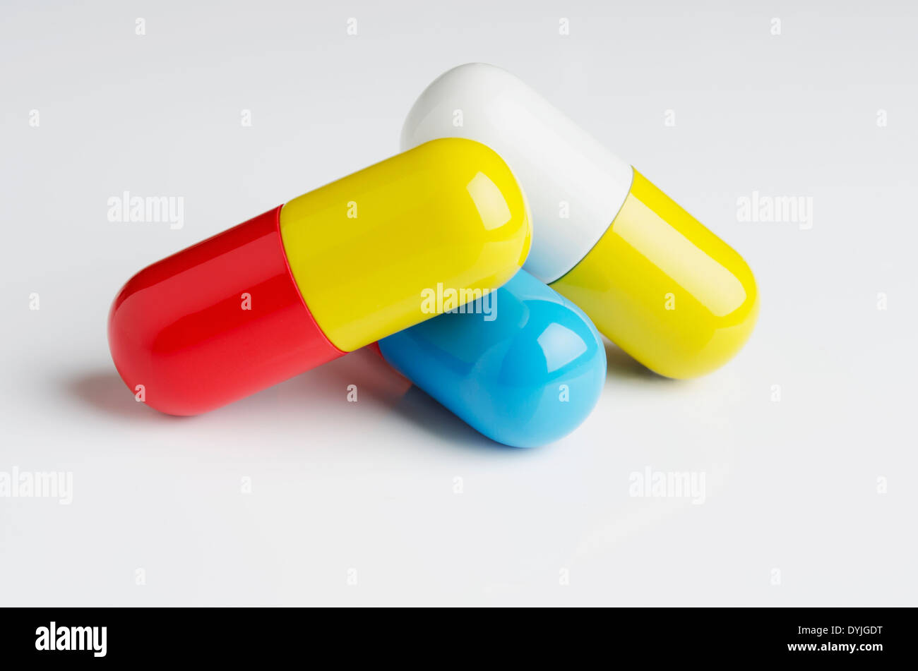 Three large pills hi-res stock photography and images - Alamy