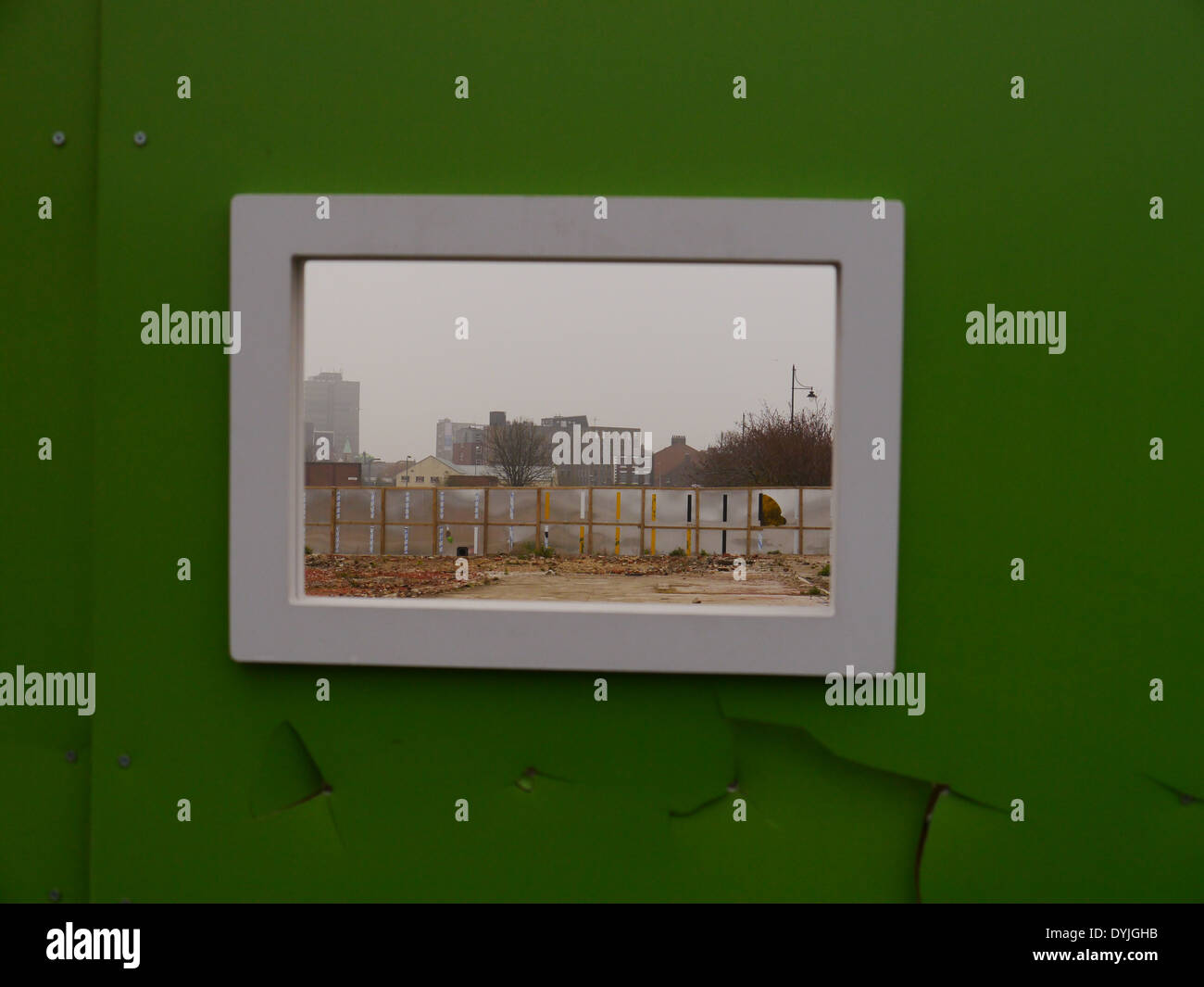 Construction site hoarding viewing hi-res stock photography and images ...