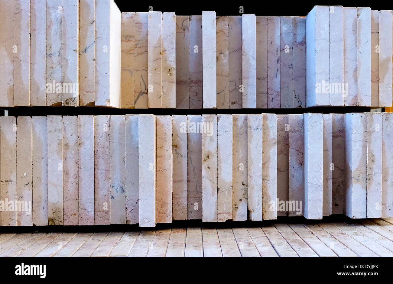 Stone slabs on pallet hi-res stock photography and images - Alamy