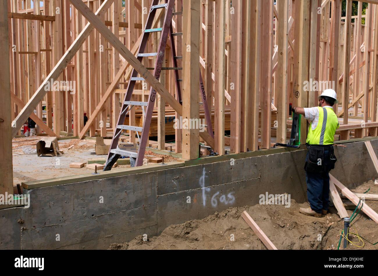 Construction Worker Doing Framing Stock Photo - Alamy