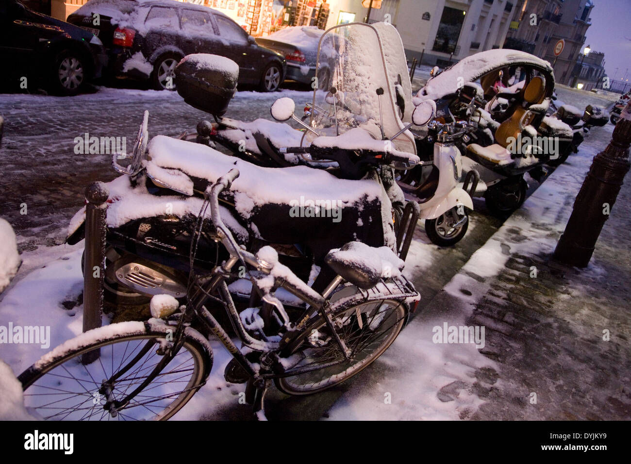 Arctic conditions in winter hi-res stock photography and images - Alamy