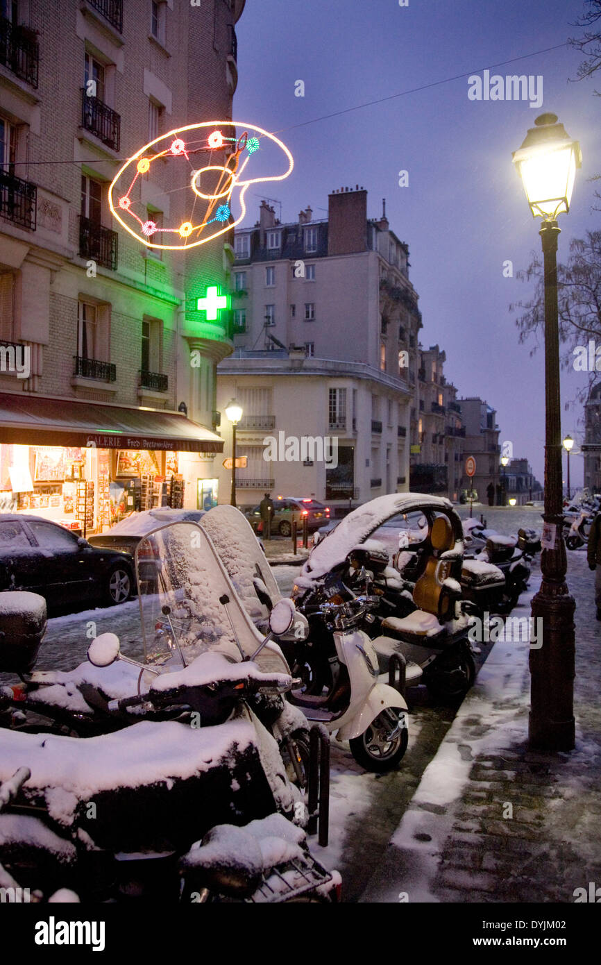 Montmartre, Paris in heavy snow. Rare winter conditions. Montmartre ...
