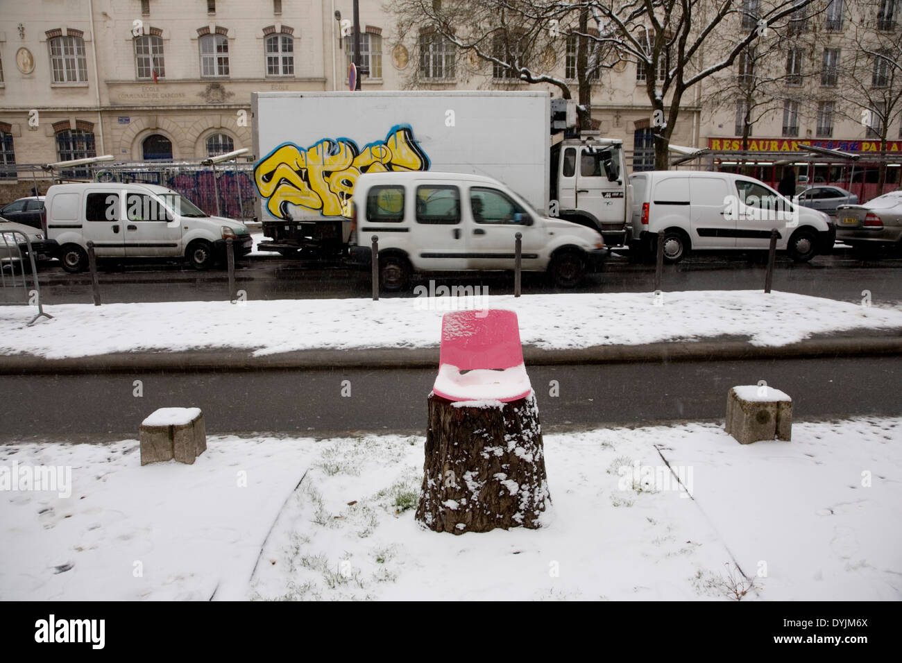 Paris seat hi-res stock photography and images - Alamy