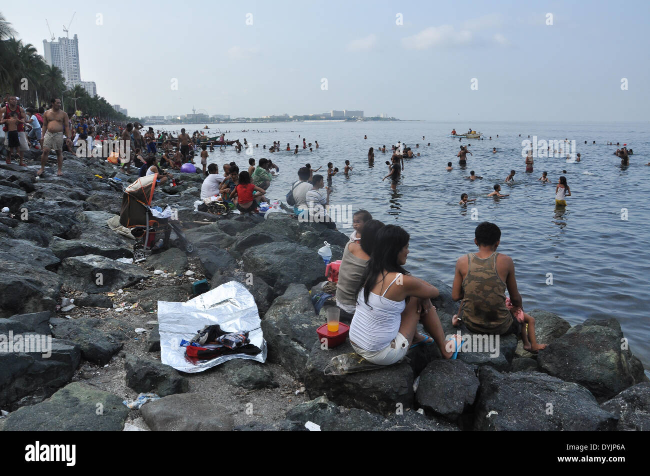 Manila bay pollution hi-res stock photography and images - Alamy