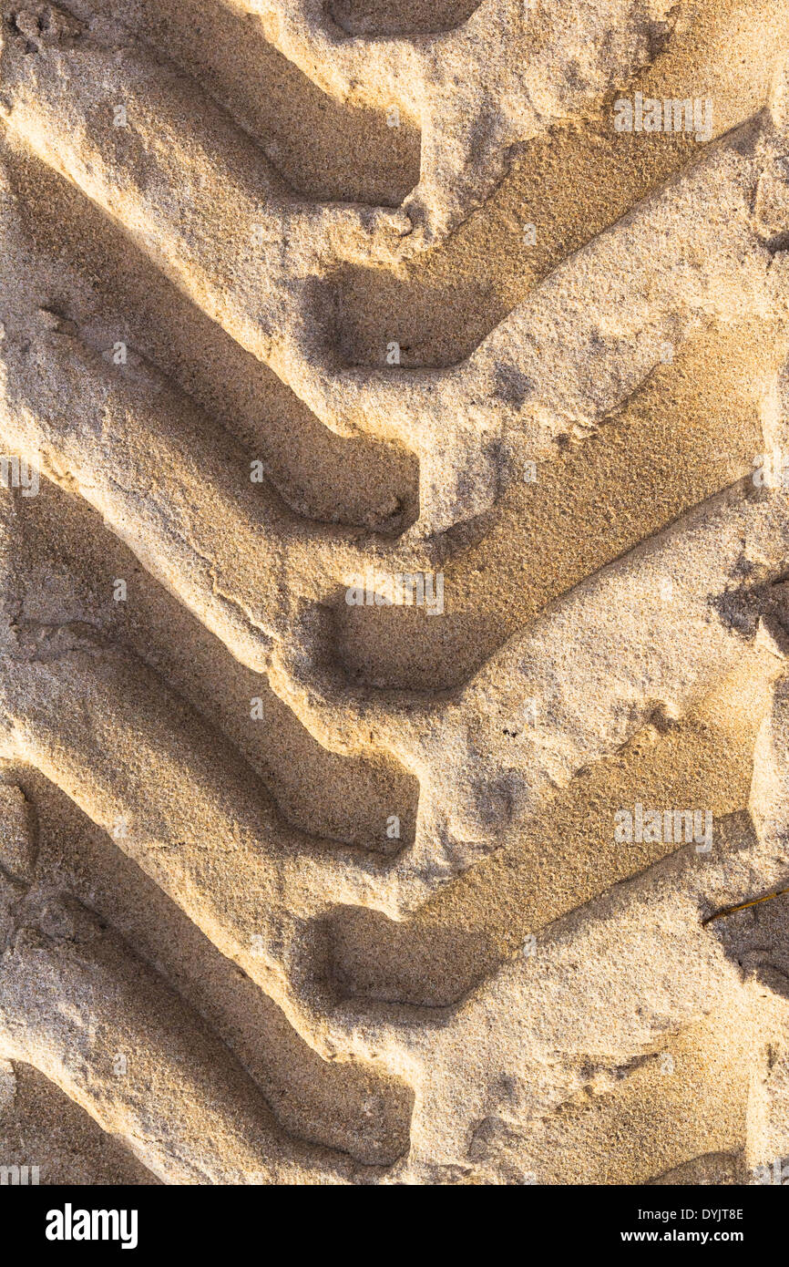 The tread pattern of the tire on the ground Stock Photo - Alamy