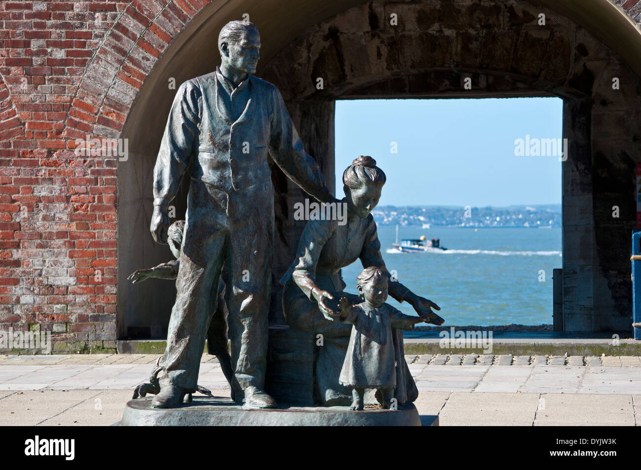 Emigrants Statue Old Portsmouth The Pioneers European settlers who ...