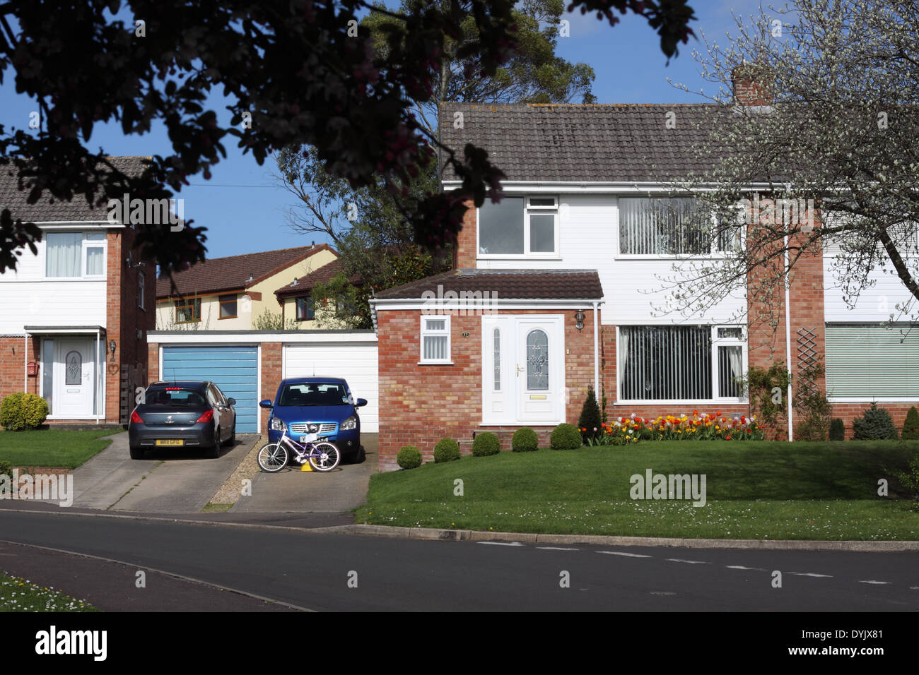Detached House Uk Garden High Resolution Stock Photography and Images ...