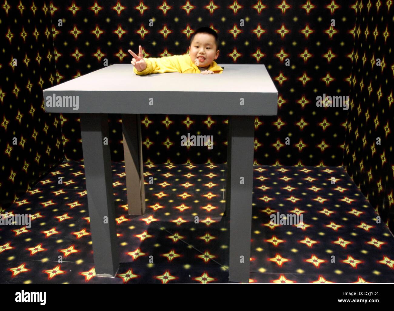 Stage magic prop hi-res stock photography and images - Alamy