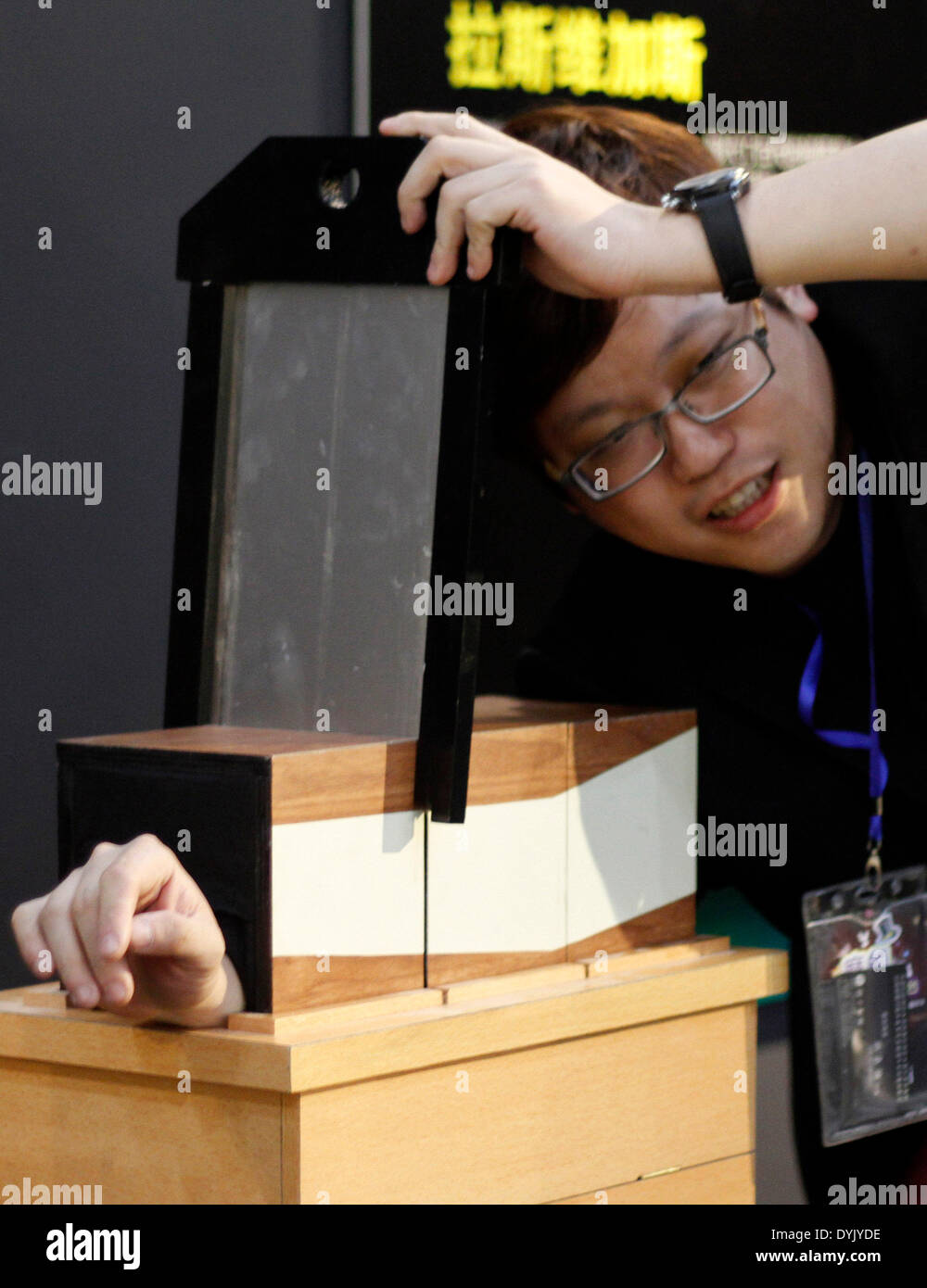 Magic performances hi-res stock photography and images - Alamy