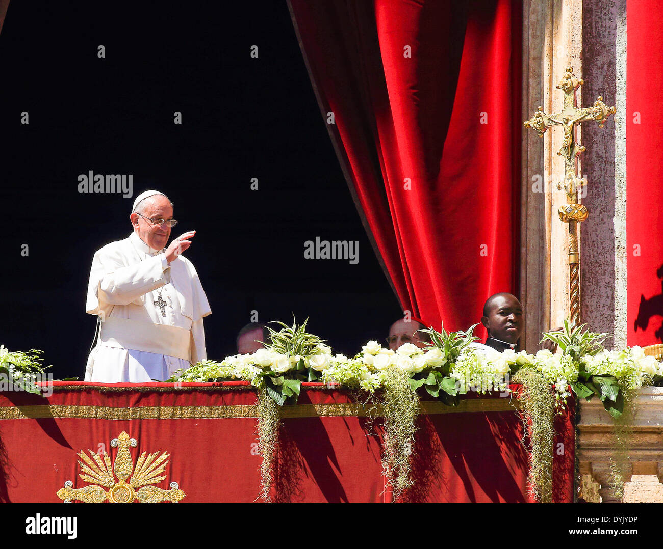 Pope balcony hi-res stock photography and images - Alamy