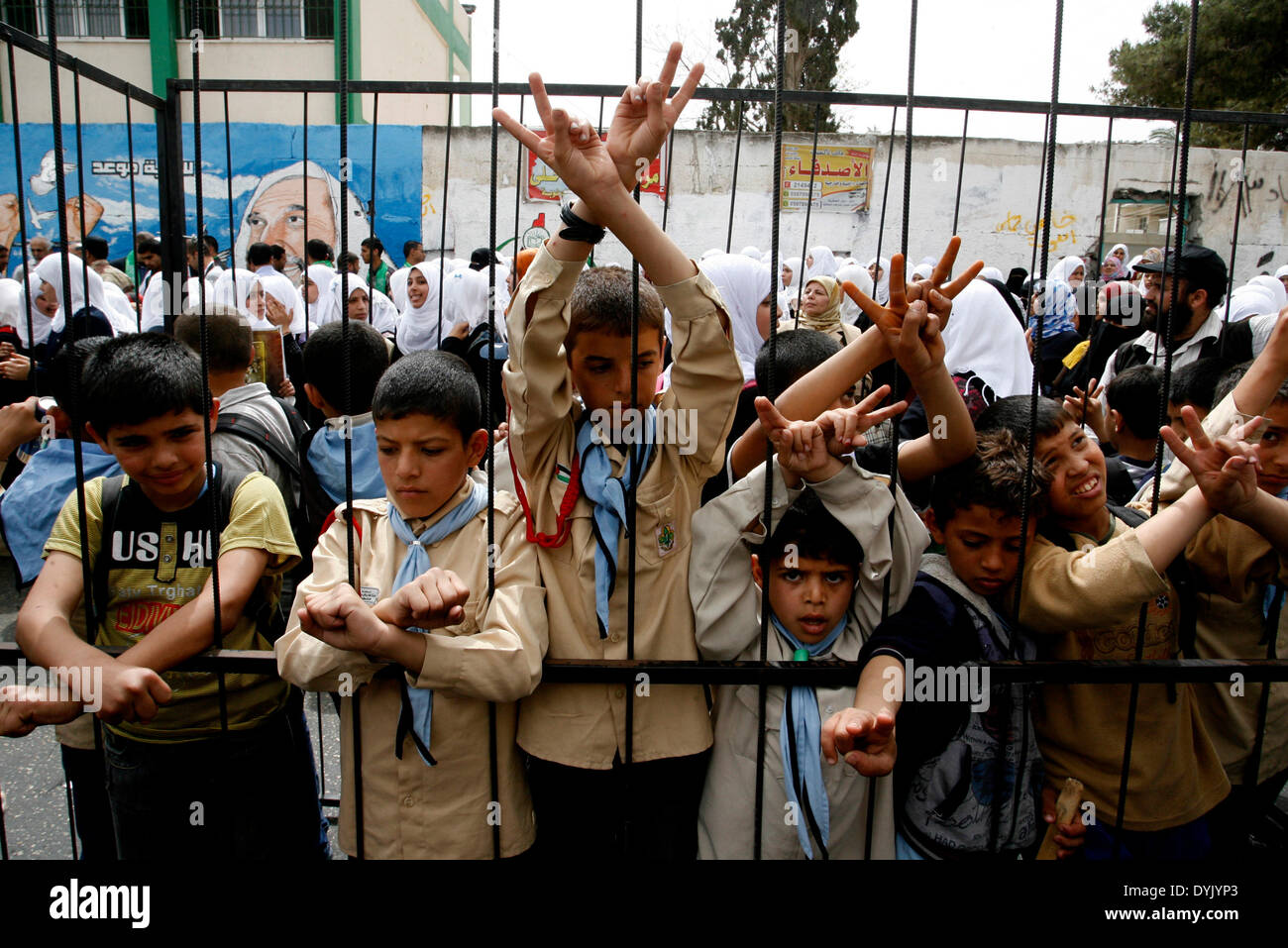 Gaza and palestinian school girls hi-res stock photography and images ...