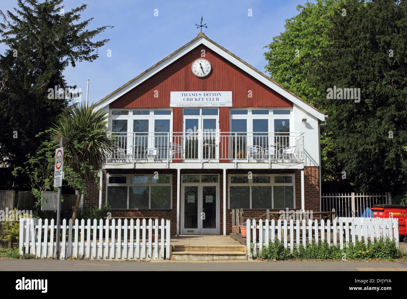 Thames ditton cricket club hi-res stock photography and images - Alamy