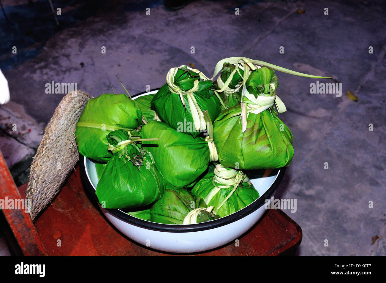 Banana leaves elaboration juanes traditional hi-res stock photography ...