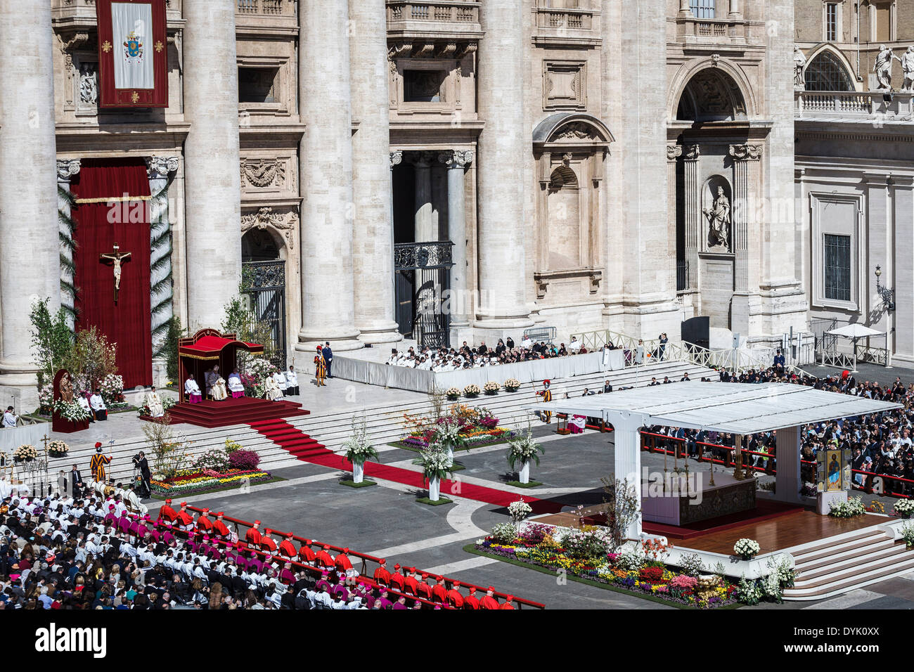 Easter mass of the resurrection of jesus in st peters hi-res stock ...