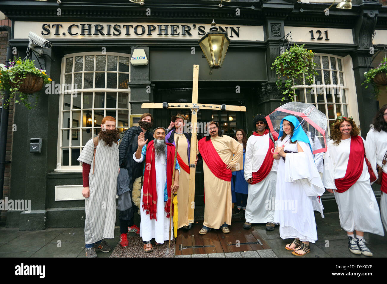 London, UK. 20th April 2014. Participants dressed as Jesus Christ in ...