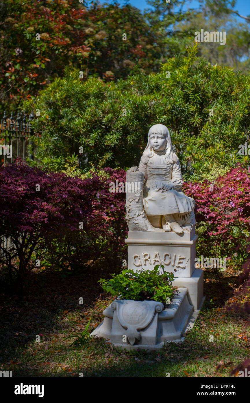 Bonaventure cemetery savannah gracie hi-res stock photography and ...