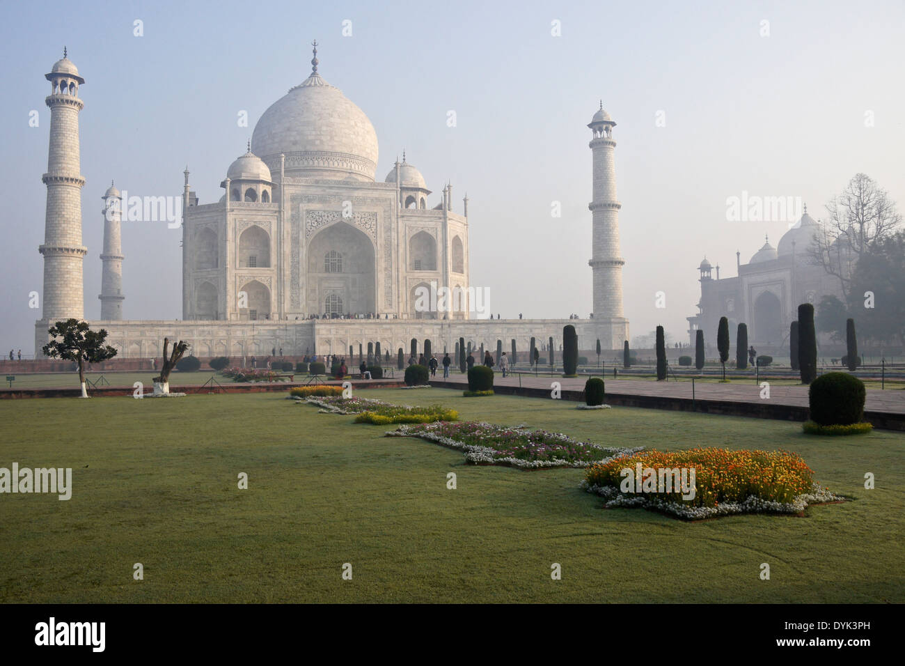 Taj mahal gardens hi-res stock photography and images - Alamy