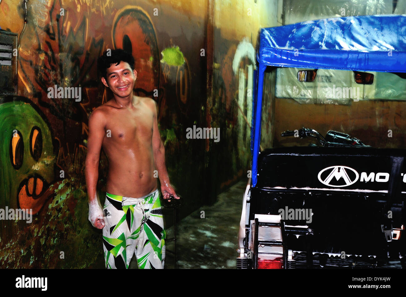 Teens washing cars hi-res stock photography and images - Alamy