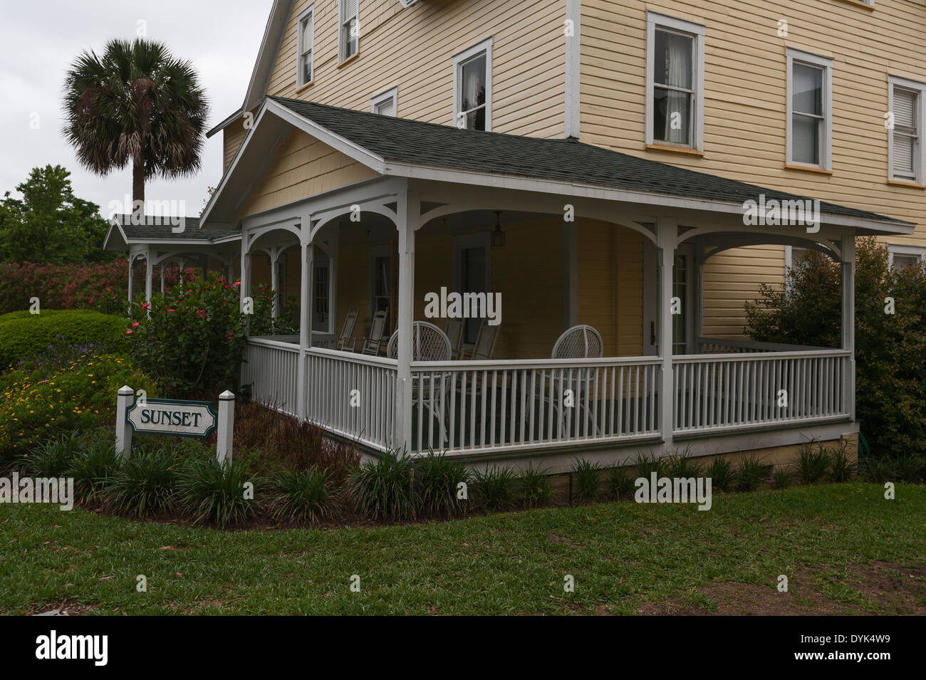 The Historic Victorian on Alexandra Street at Lakeside Inn in Mount ...