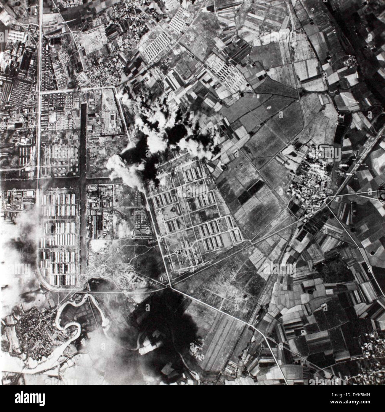 The 90th Bomb Group, also known as the 'Jolly Rogers,' was a unit in ...