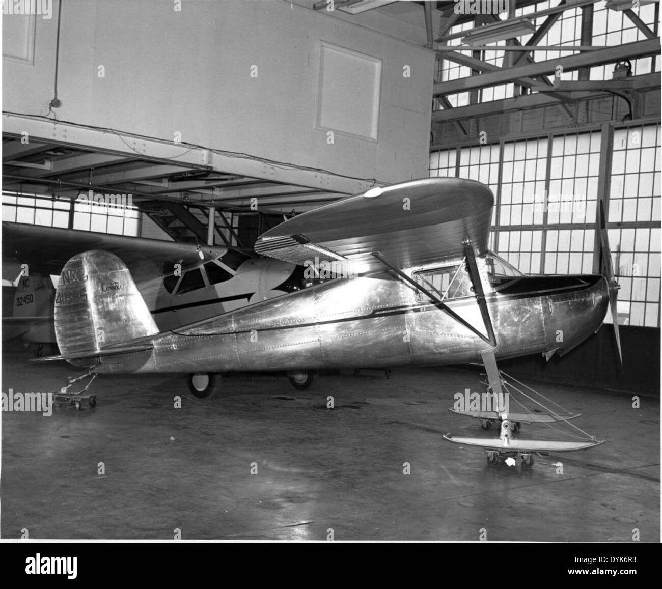 Aircraft skis hi-res stock photography and images - Alamy