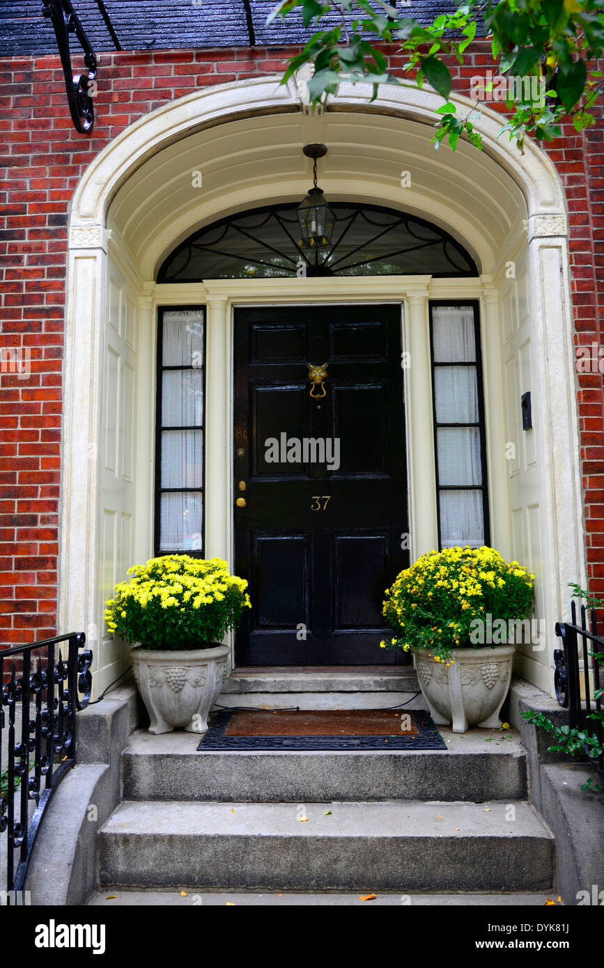 Famous historic Beacon Hill neighborhood in downtown Boston ...