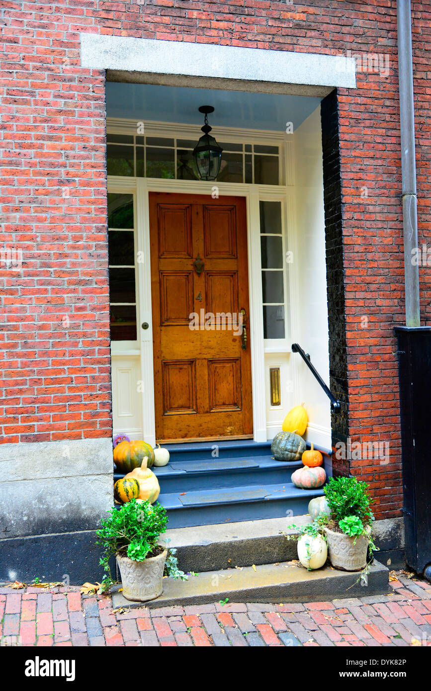 Famous historic Beacon Hill neighborhood in downtown Boston ...
