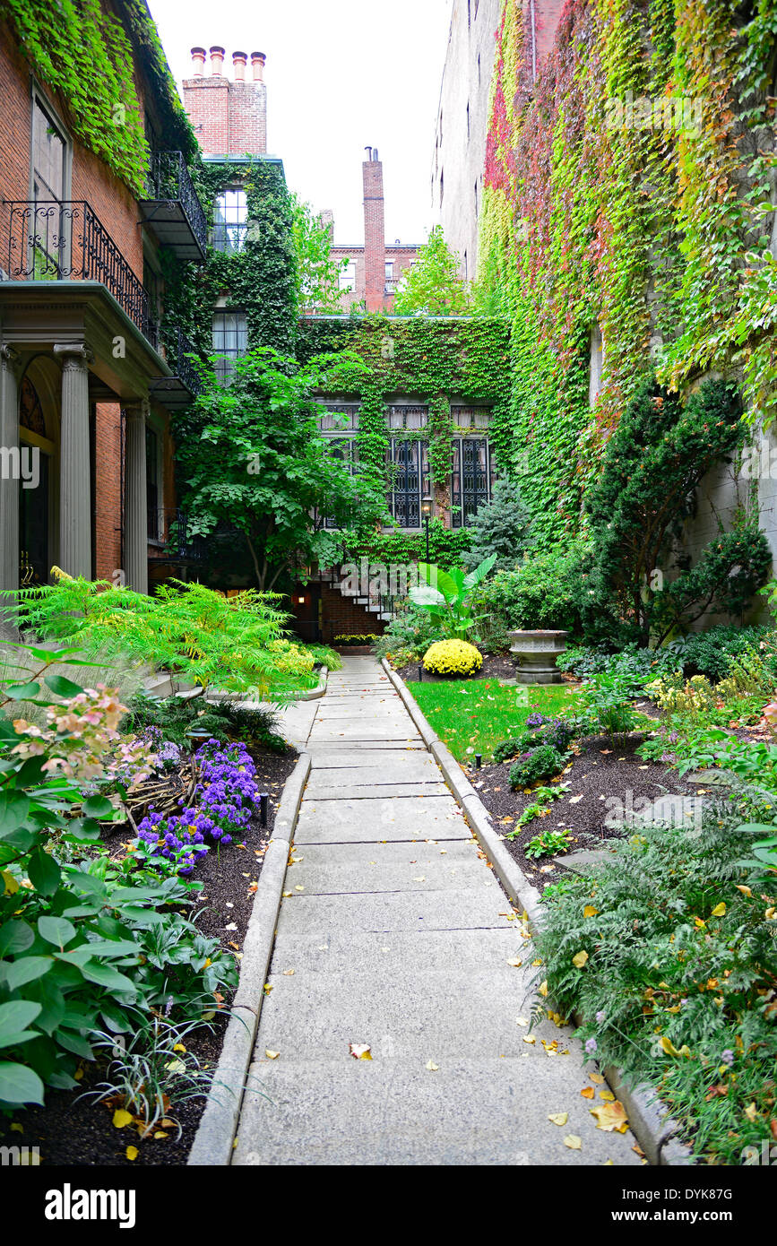 Famous historic Beacon Hill neighborhood in downtown Boston ...