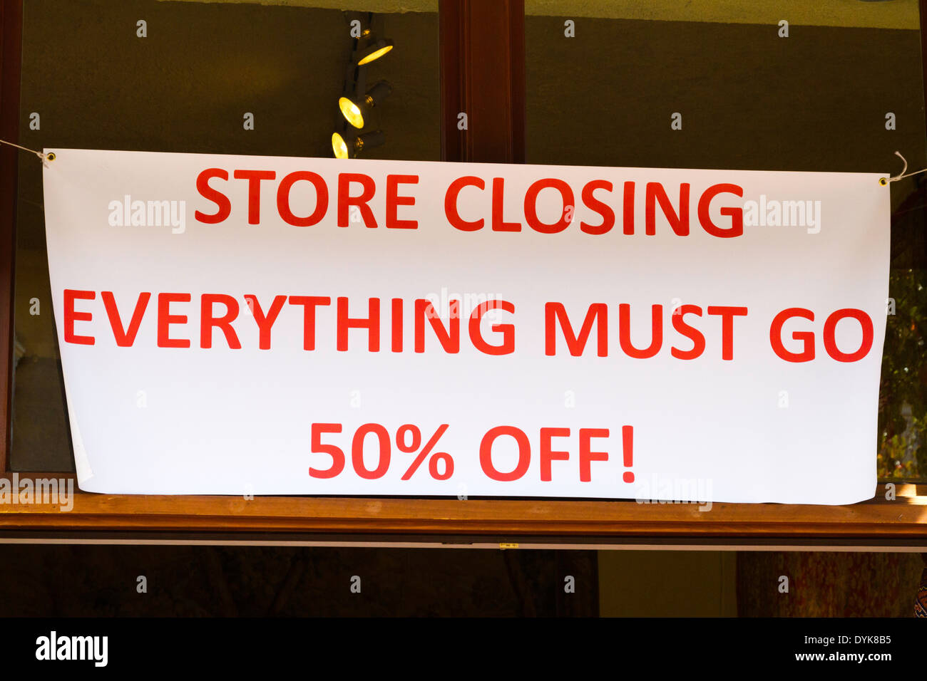 Sign in window advertising store closing sale Stock Photo - Alamy