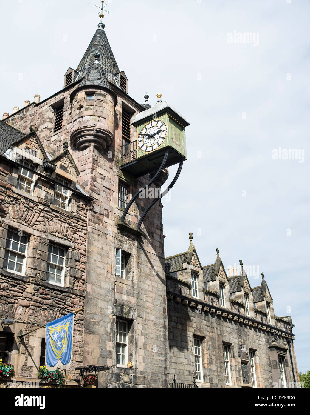 Clock tower in Edinburgh's Royal Mile Stock Photo - Alamy