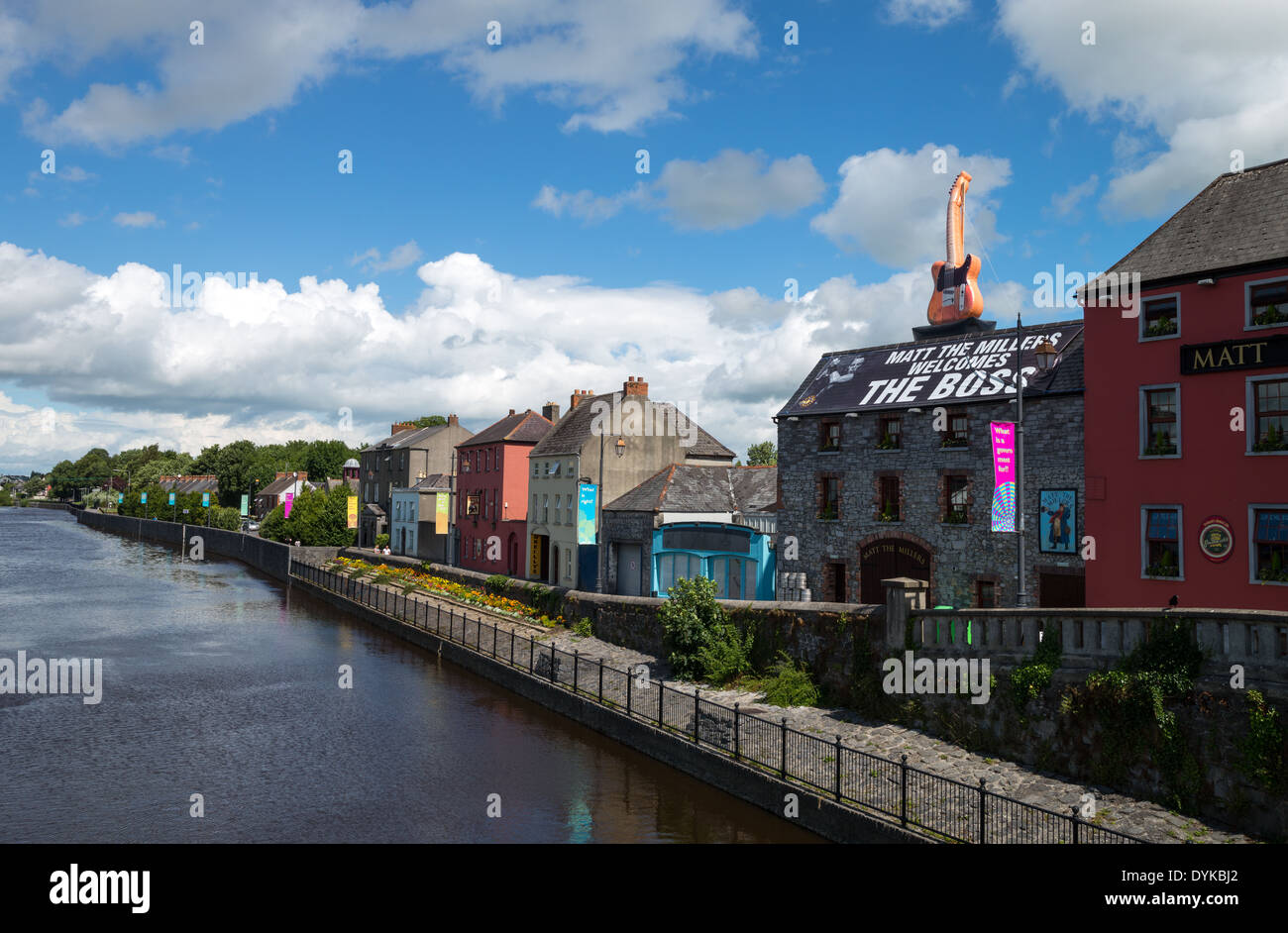 Ireland, Kilkenny, colored houses of the old town seen from the John ...
