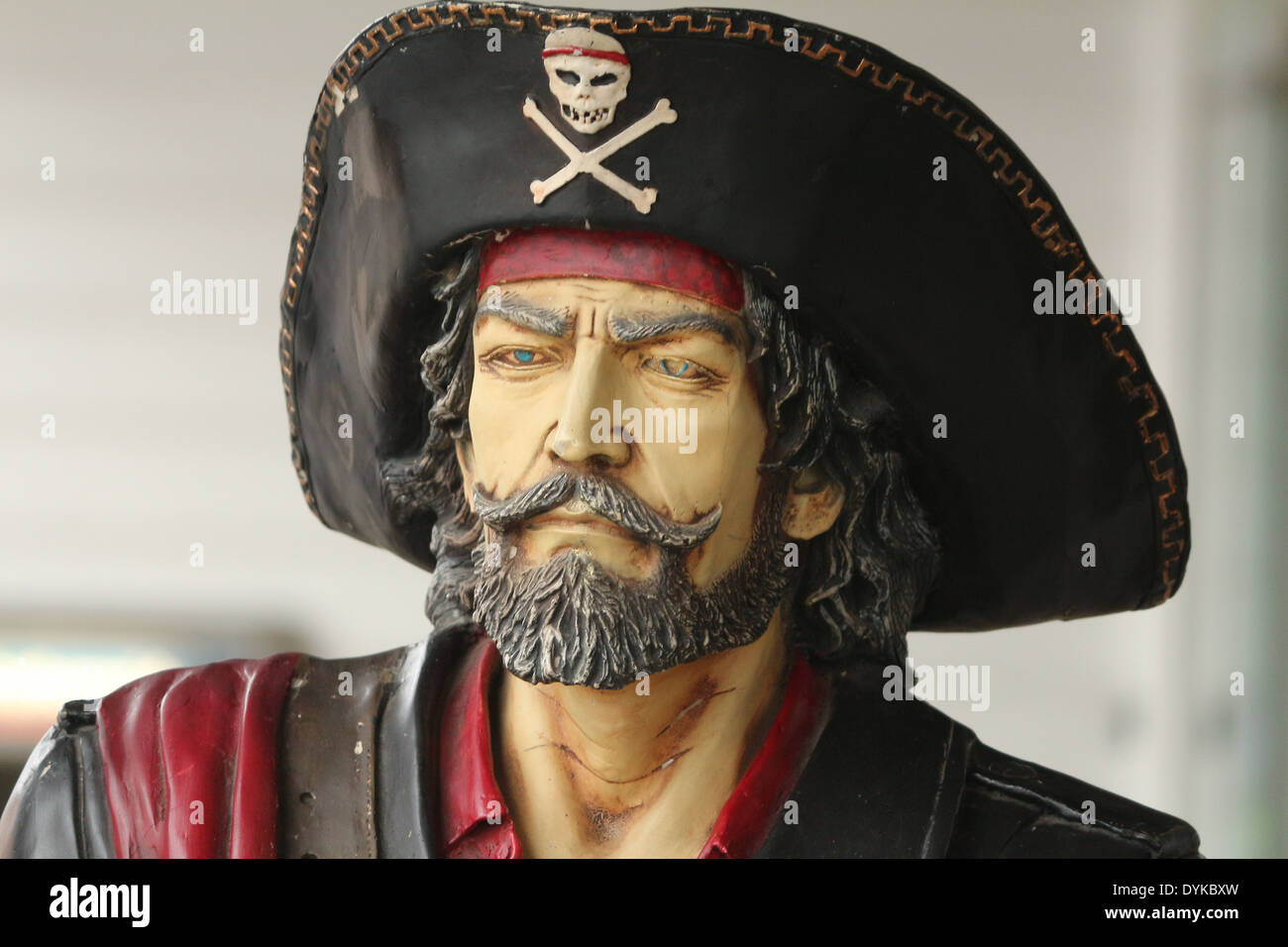 Pirate statue hi-res stock photography and images - Alamy