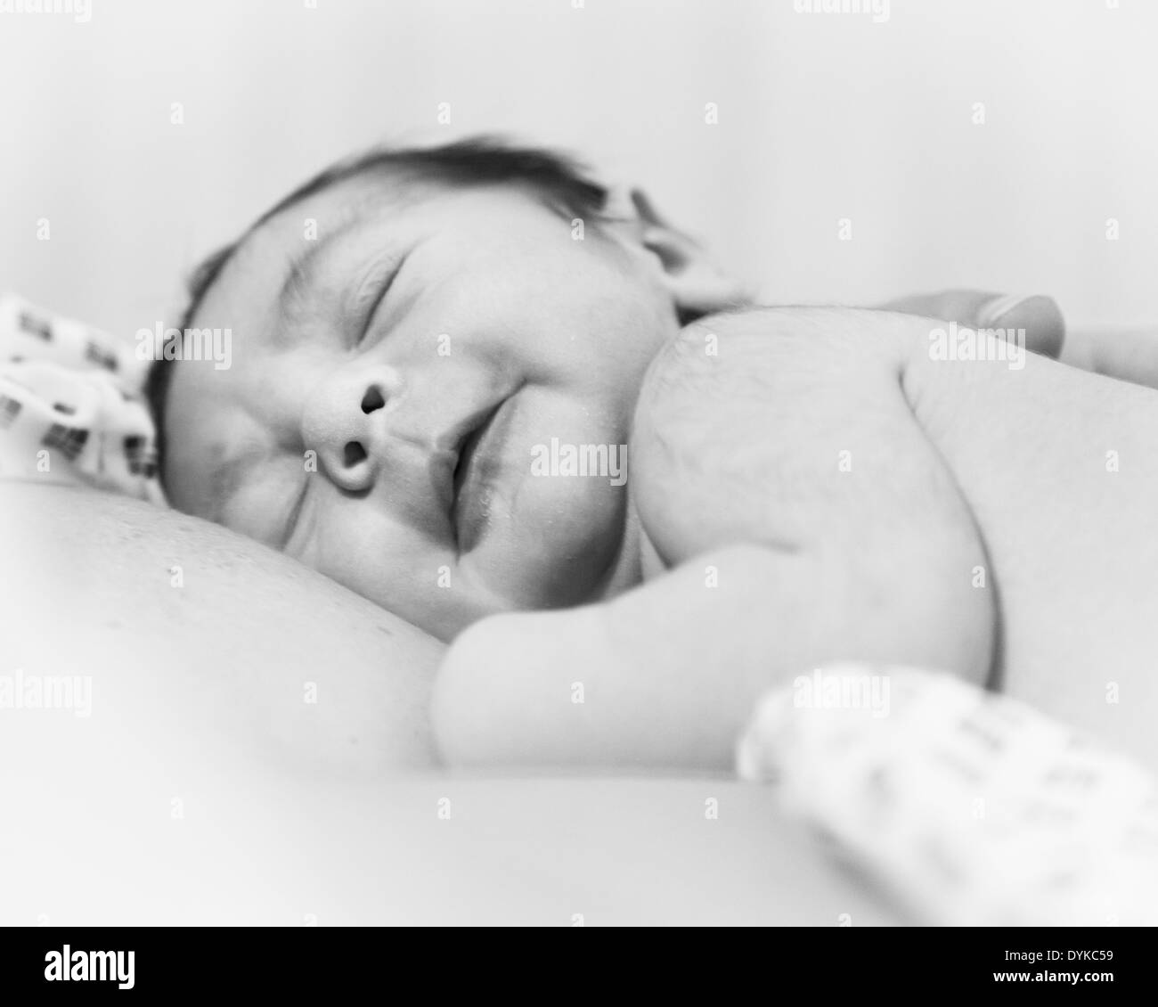 Newborn baby on mothers chest Stock Photo - Alamy
