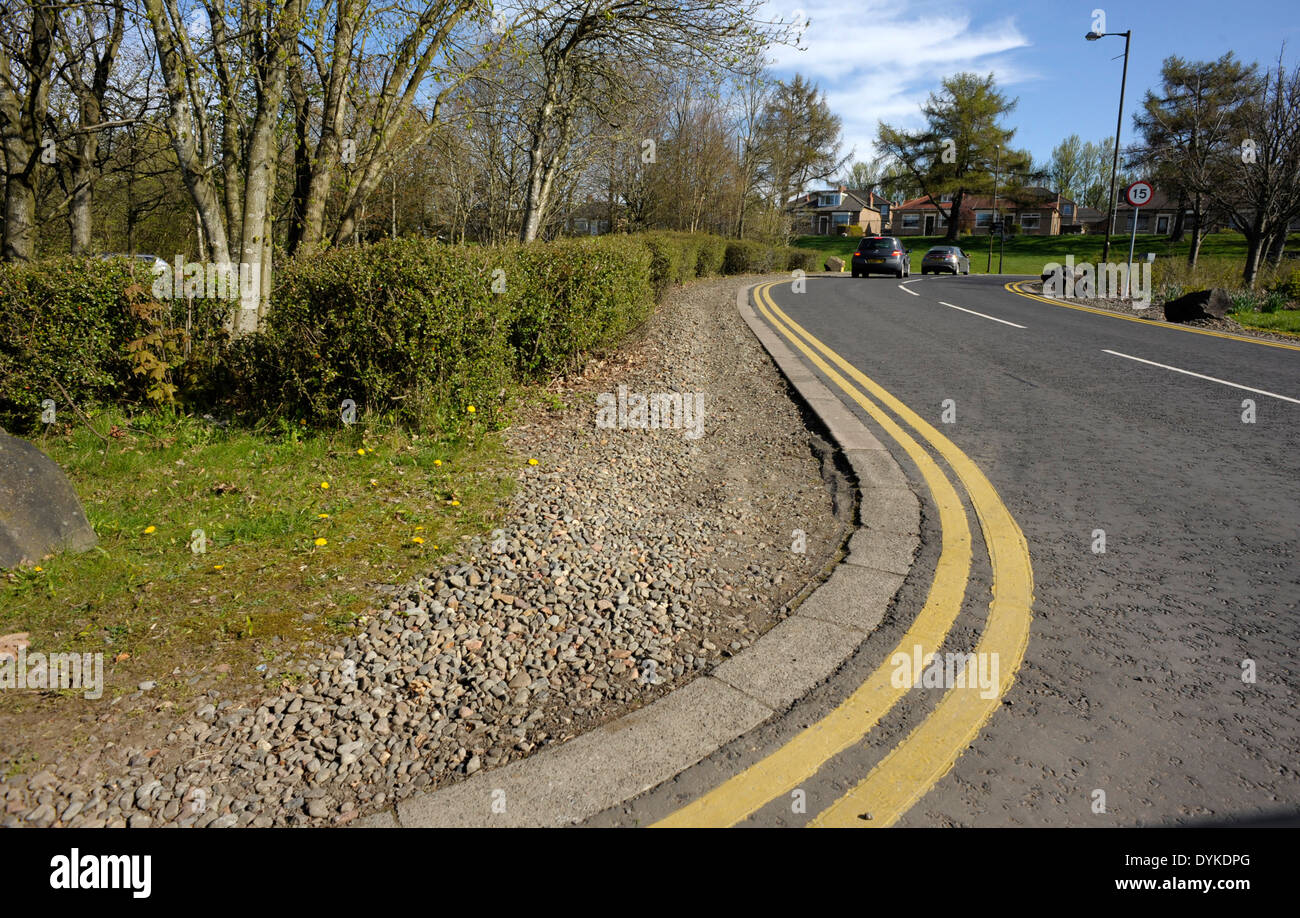 Double Yellow Lines Pavement High Resolution Stock Photography and ...