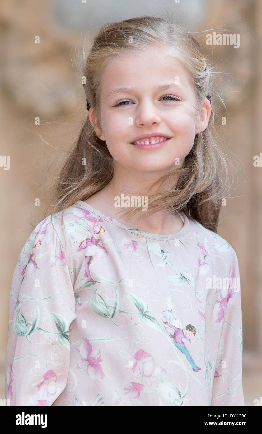 Spanish Princess Leonor attends the Easter mass at the cathedral in ...