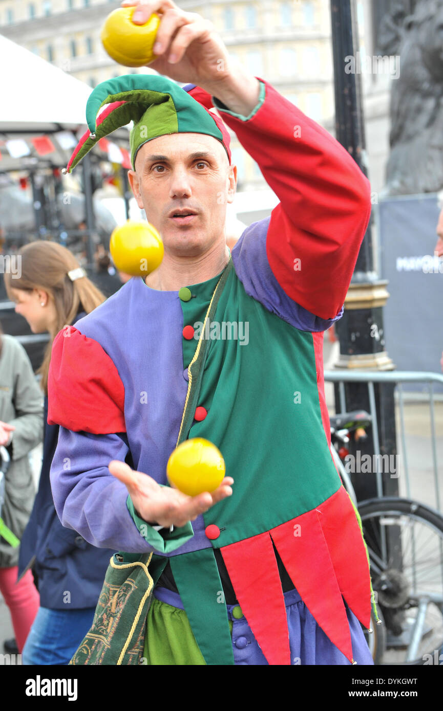 Medieval juggler hi-res stock photography and images - Alamy