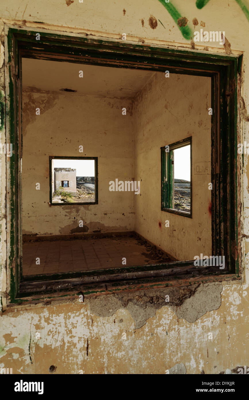 Open square hi-res stock photography and images - Alamy