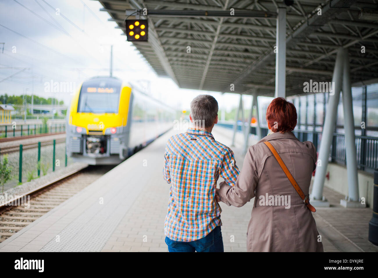 Waving goodbye train hi-res stock photography and images - Alamy