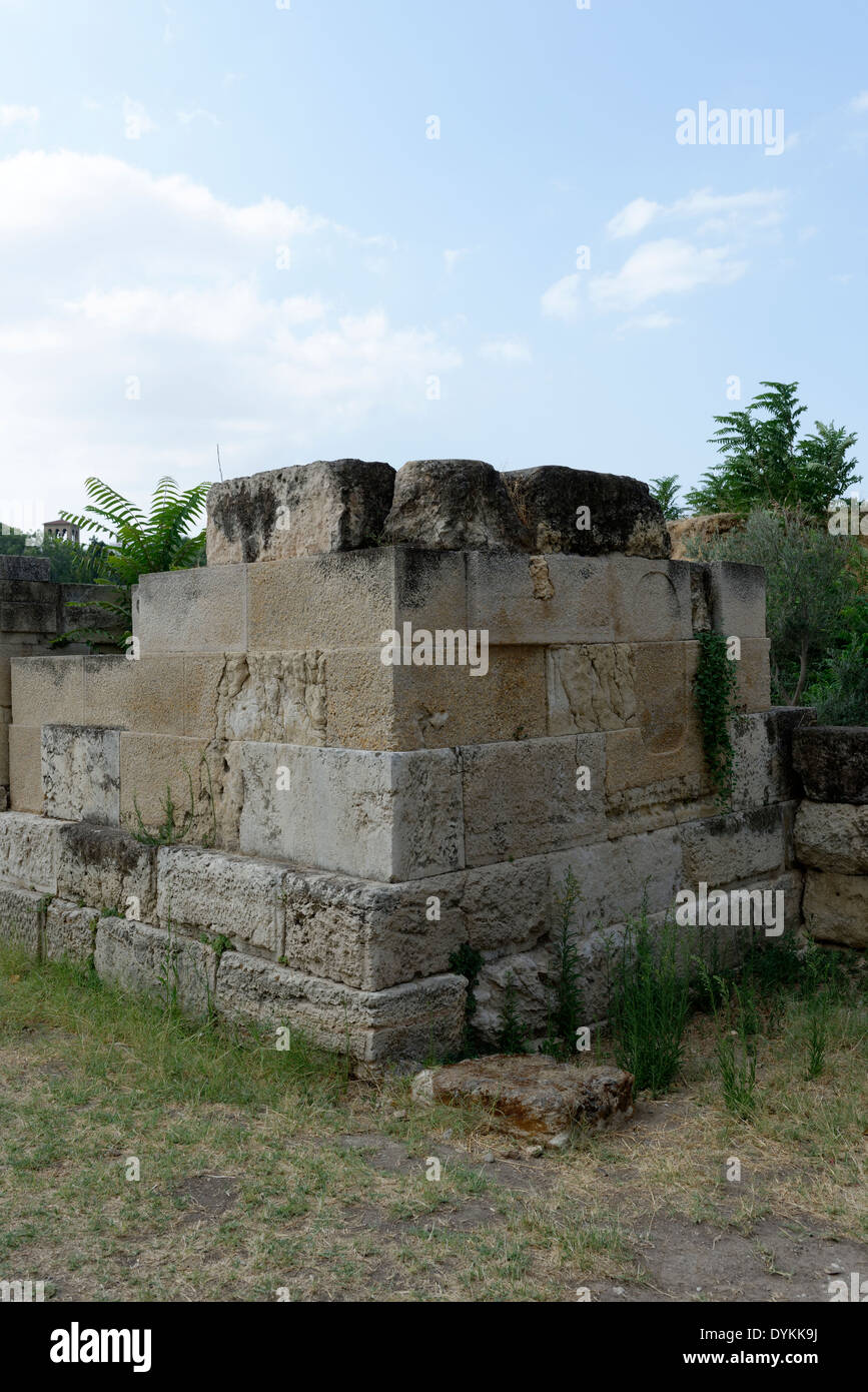 Rectangular Tomb of the Lakedaimonians killed in 403 BC in Piraeus ...