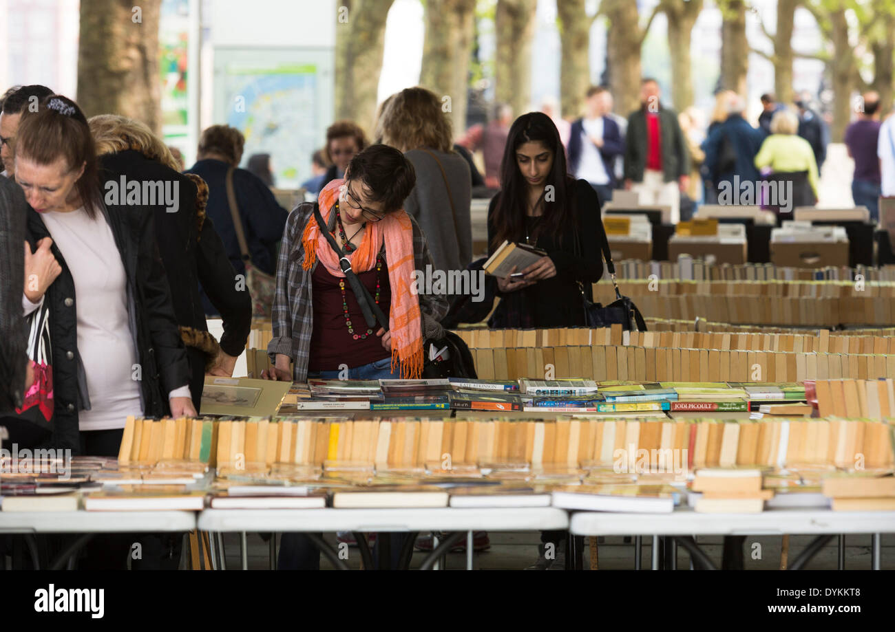 Flipping books hi-res stock photography and images - Alamy