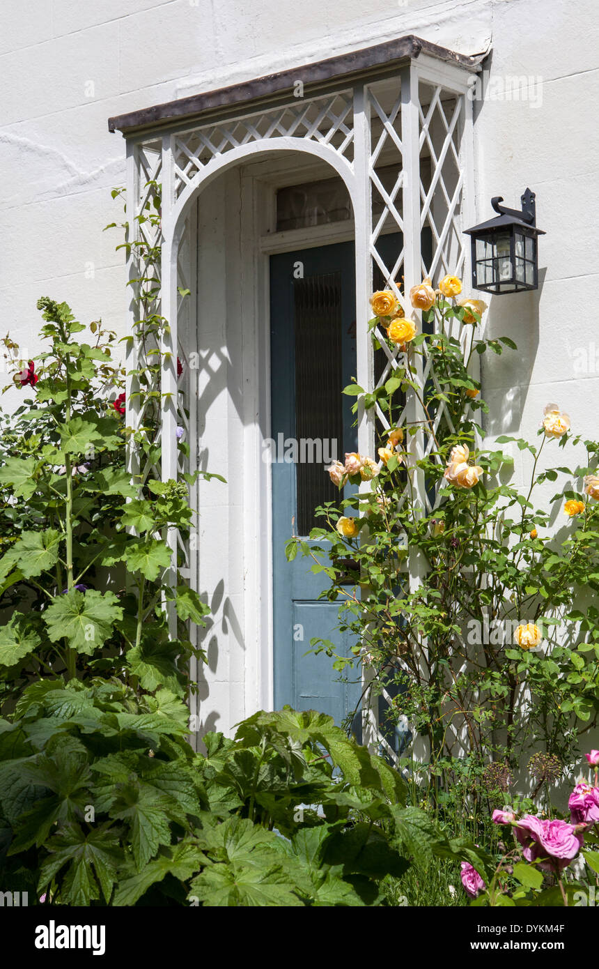 House entrance with roses hi-res stock photography and images - Alamy