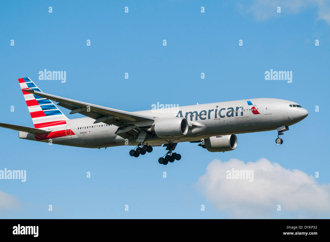Side view of an American Airlines 777 aircraft on approach to land with ...